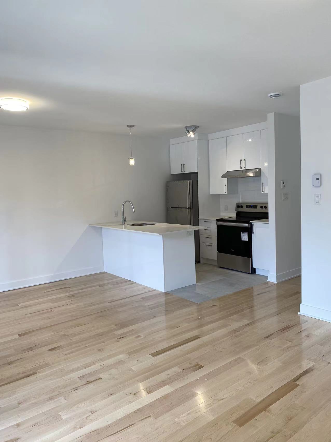 Guiker | 2761 Avenue d'Orléans, Montreal 118897