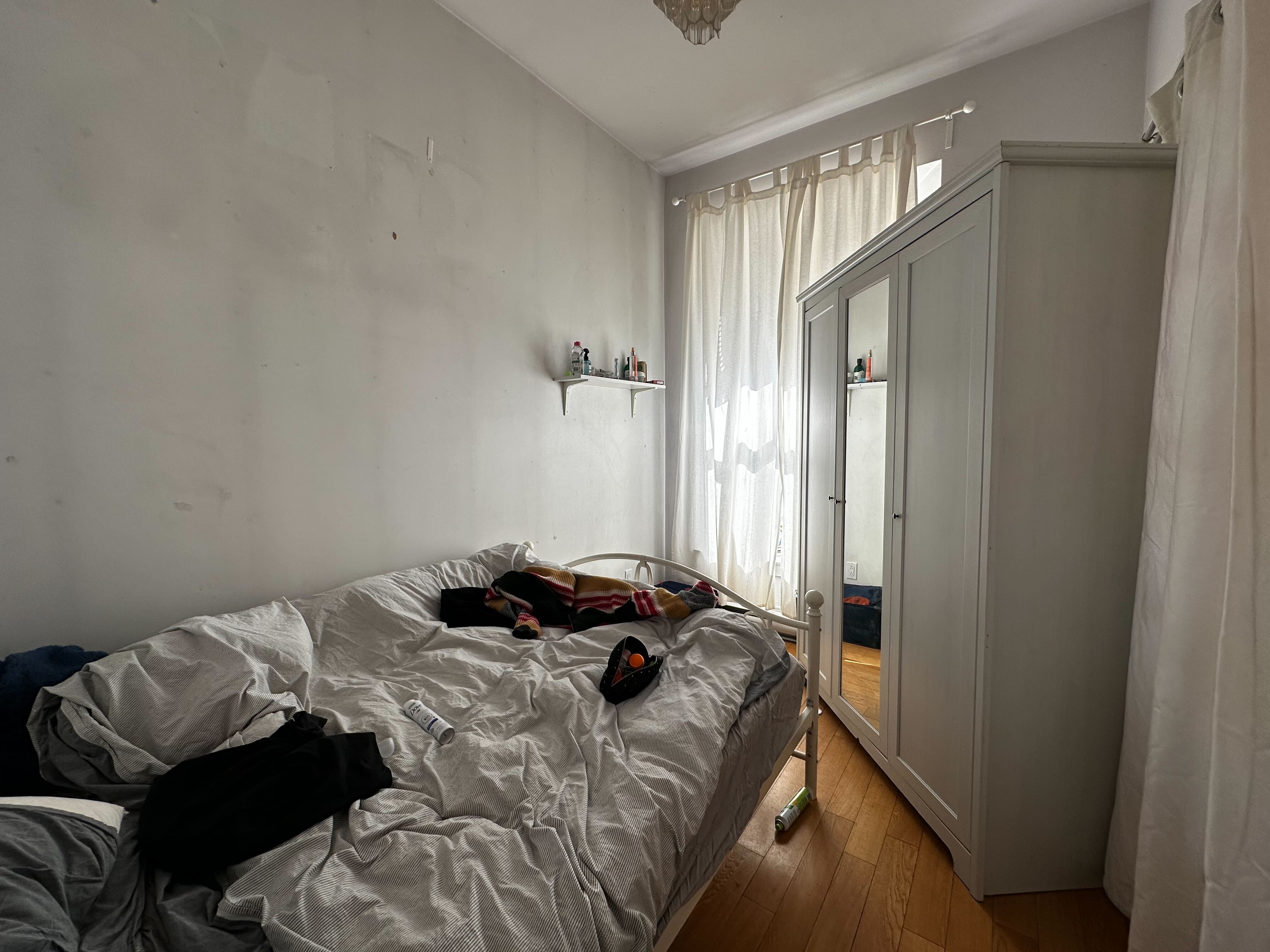 Guiker | 3501-3 University, Montreal 569