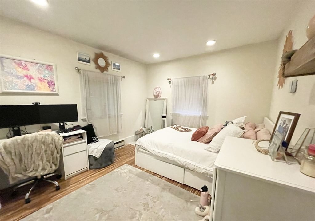 Guiker | 386 East 8th Street, Boston 200526