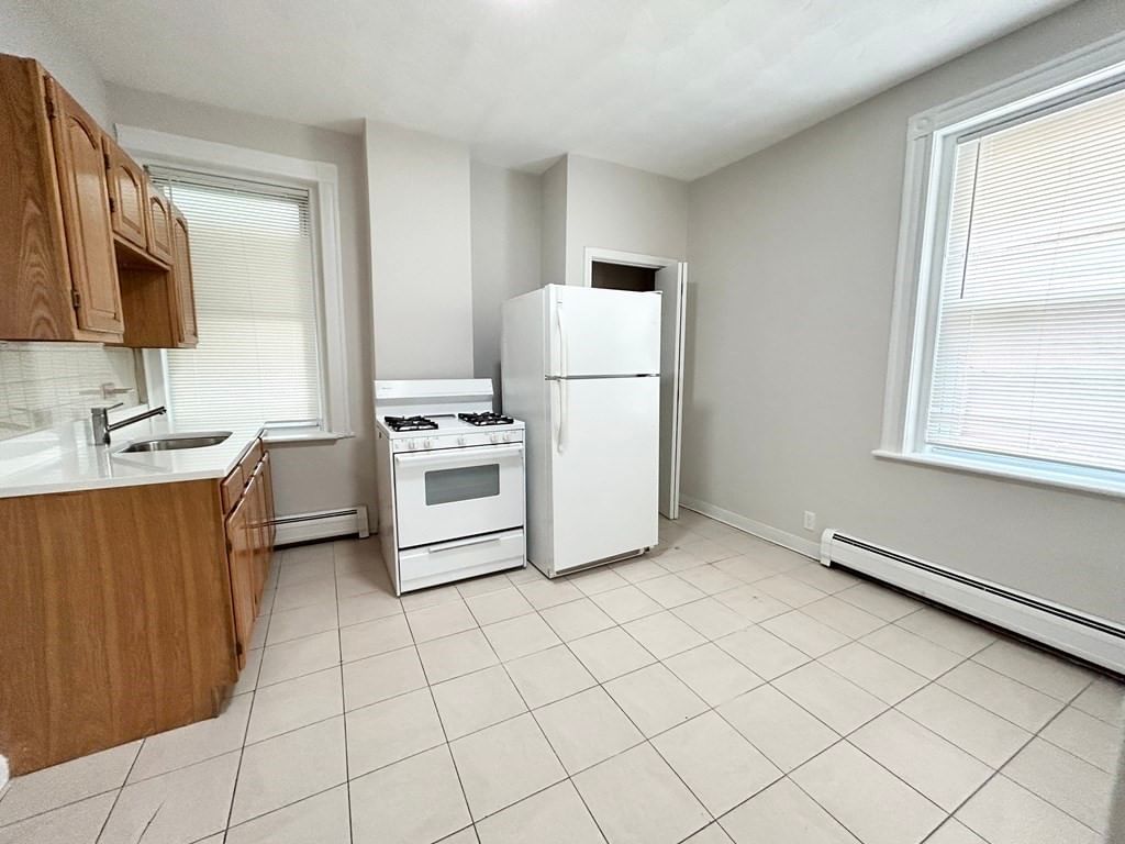 Guiker | 165 Gove St., Boston 200615