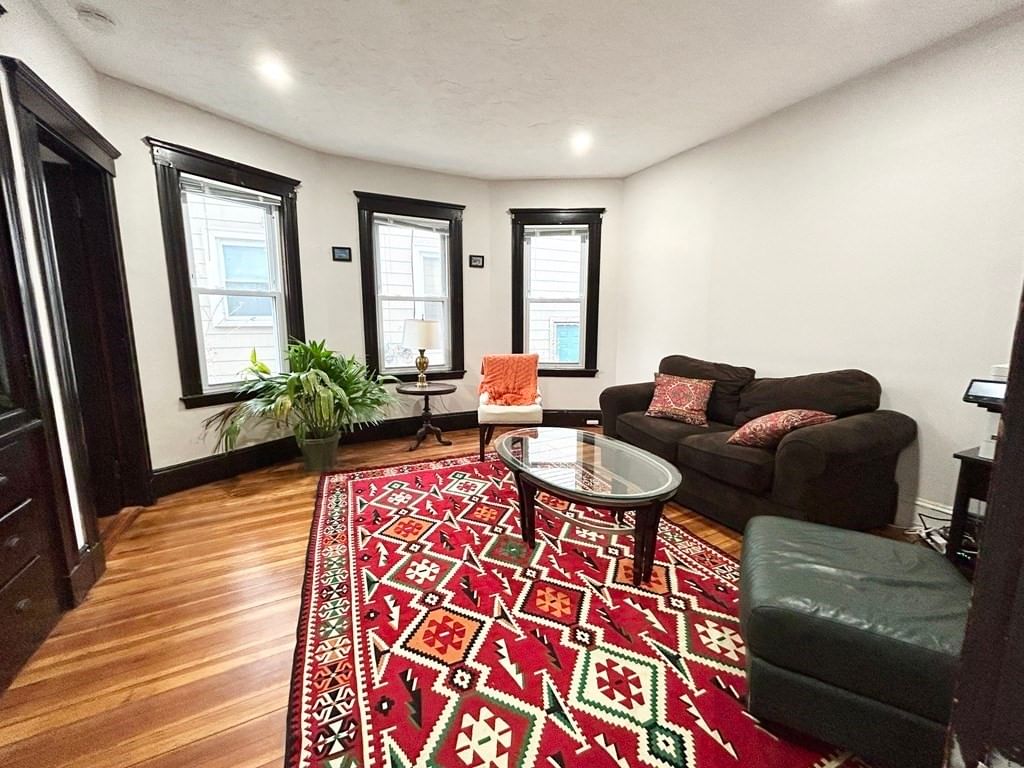 Guiker | 37 Sudan St, Boston 196309